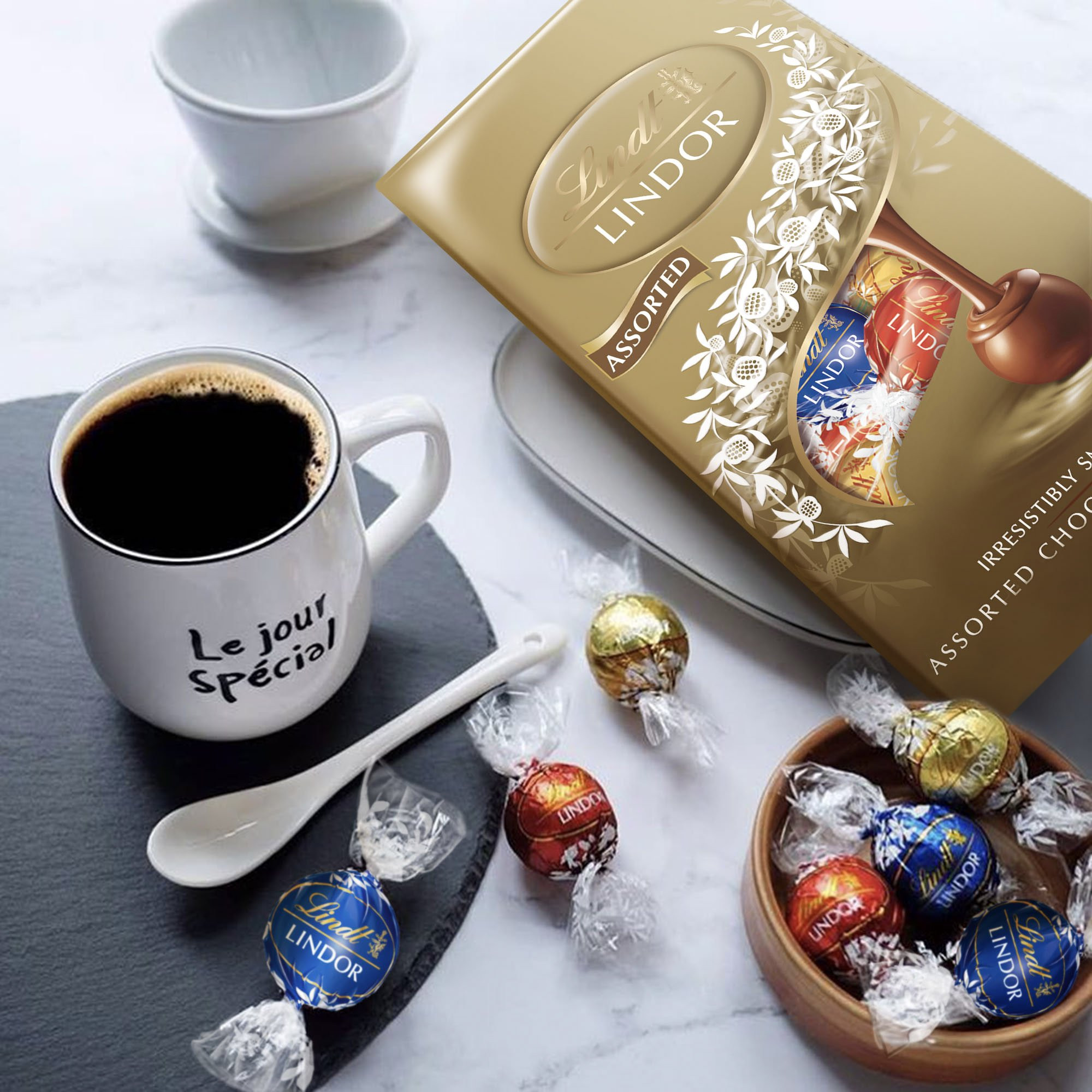 Socola Lindt Lindor Assorted Chocolate Truffles, Assorted, 21.2 oz 600g